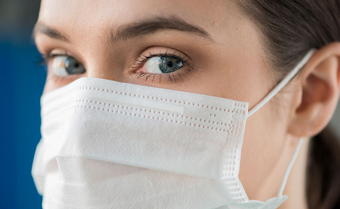 Maskne, ovvero l'acne da mascherina: cos’è, come trattarla e quali pro ...
